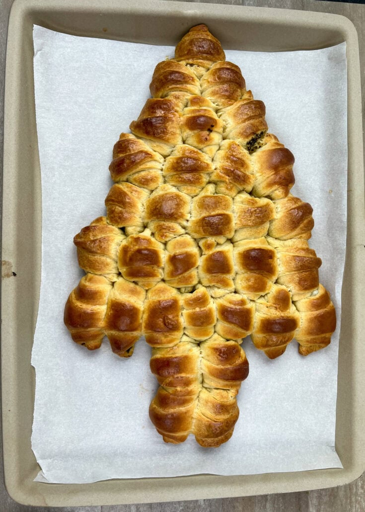 The Best Pull Apart Christmas Tree Appetizer - Back To My Southern Roots