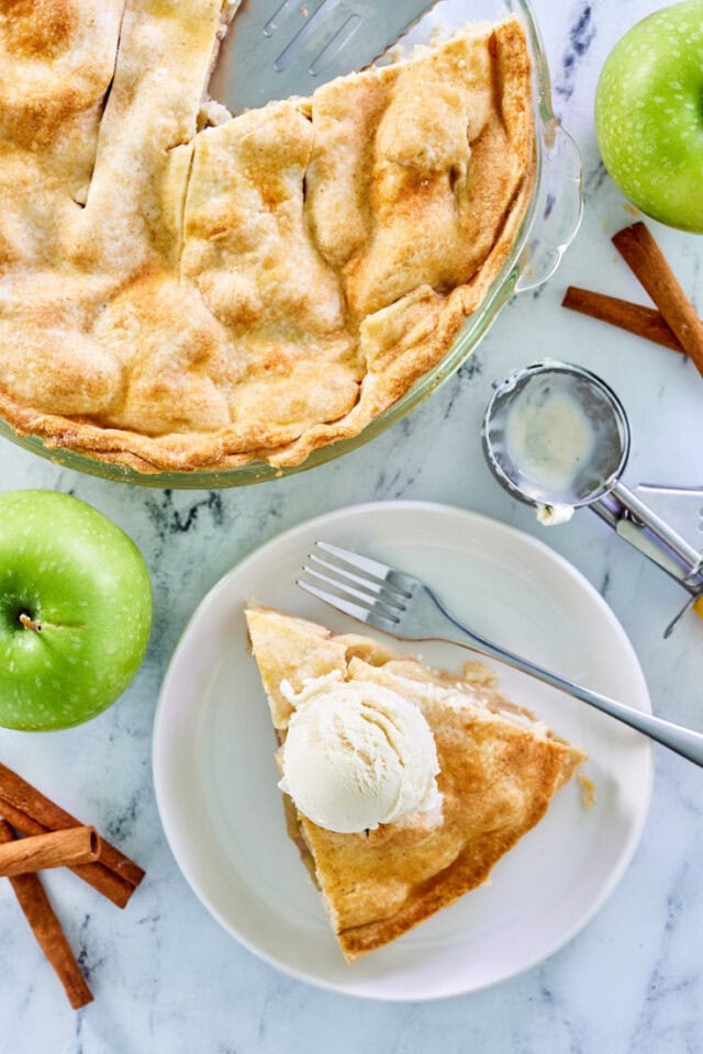 How To Make The Best Cinnamon Apple Pie Recipe - Back To My Southern Roots